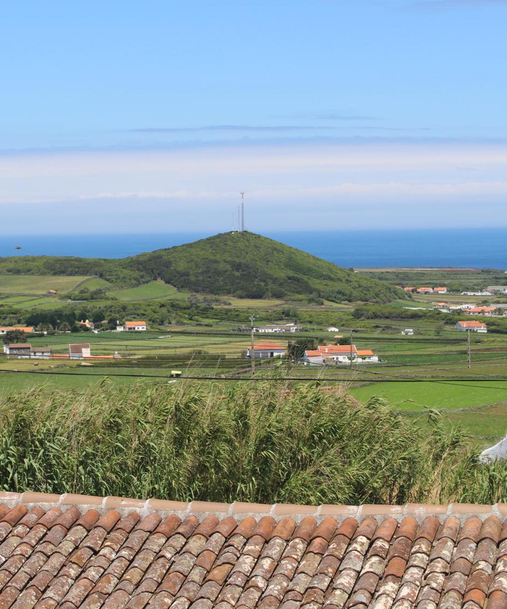 Aluguer de carros de Rent-a-car Graciosa perto do Aeródromo da Ilha da ...