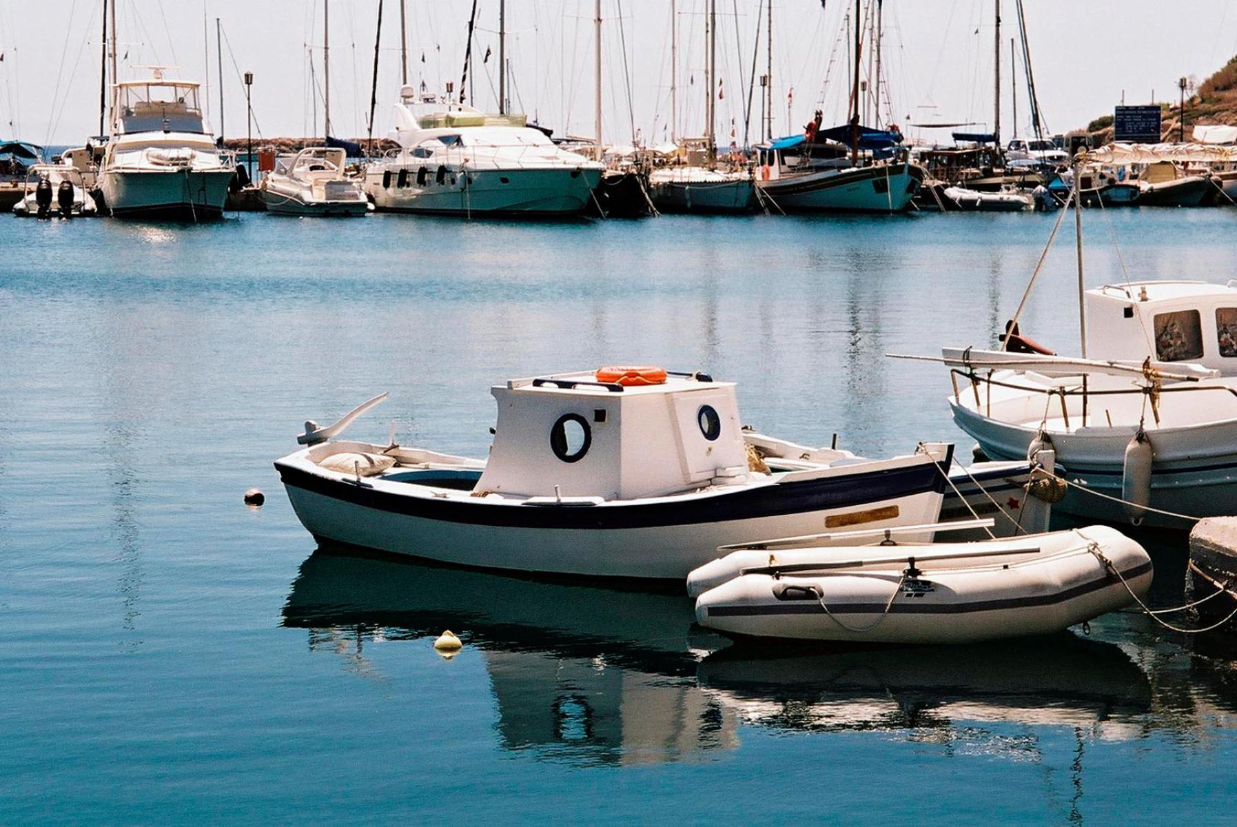 Cheap car hire in Syros: find and compare deals | Booking.com