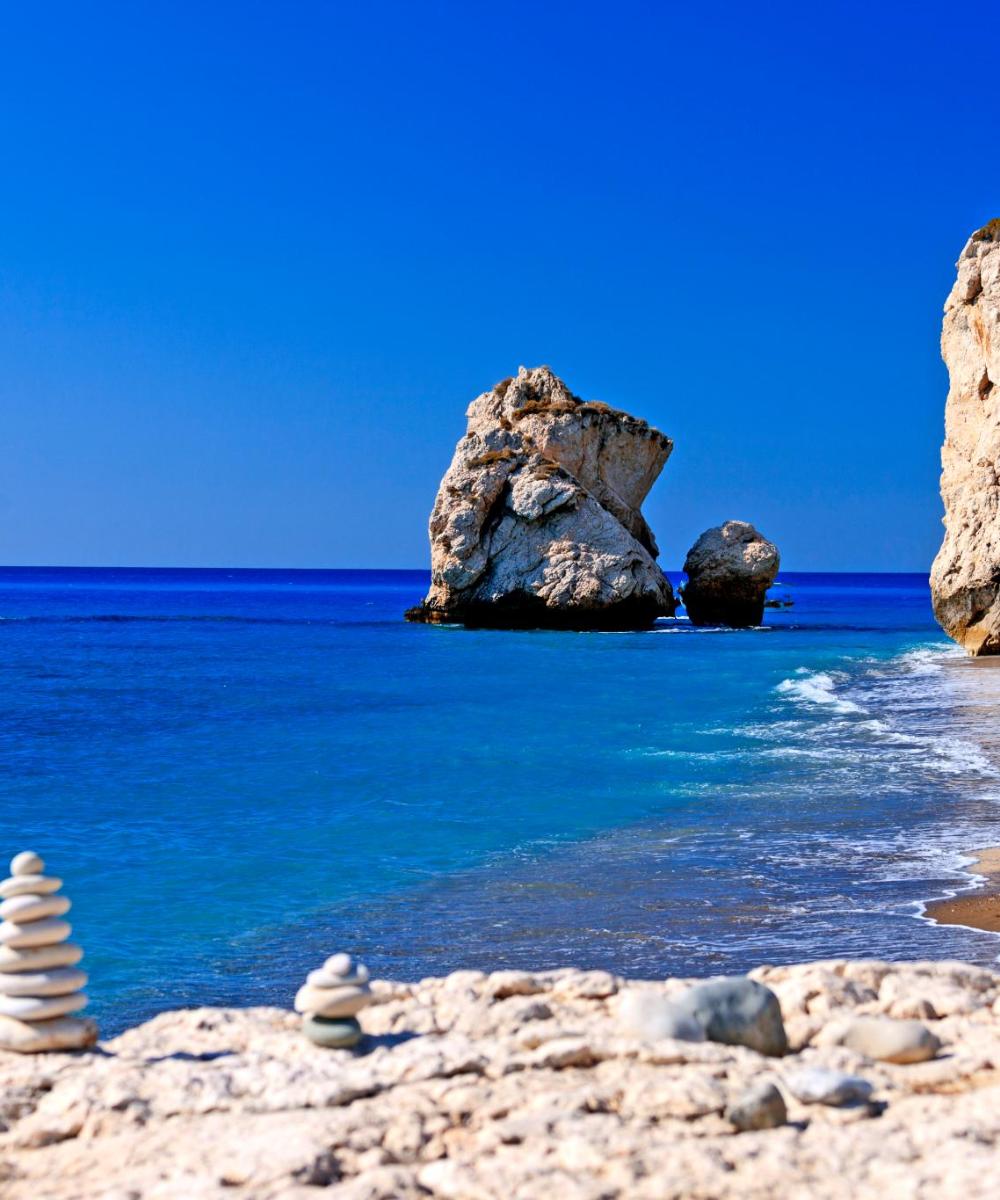 Book cheap flights to Cyprus from Spain – Booking.com
