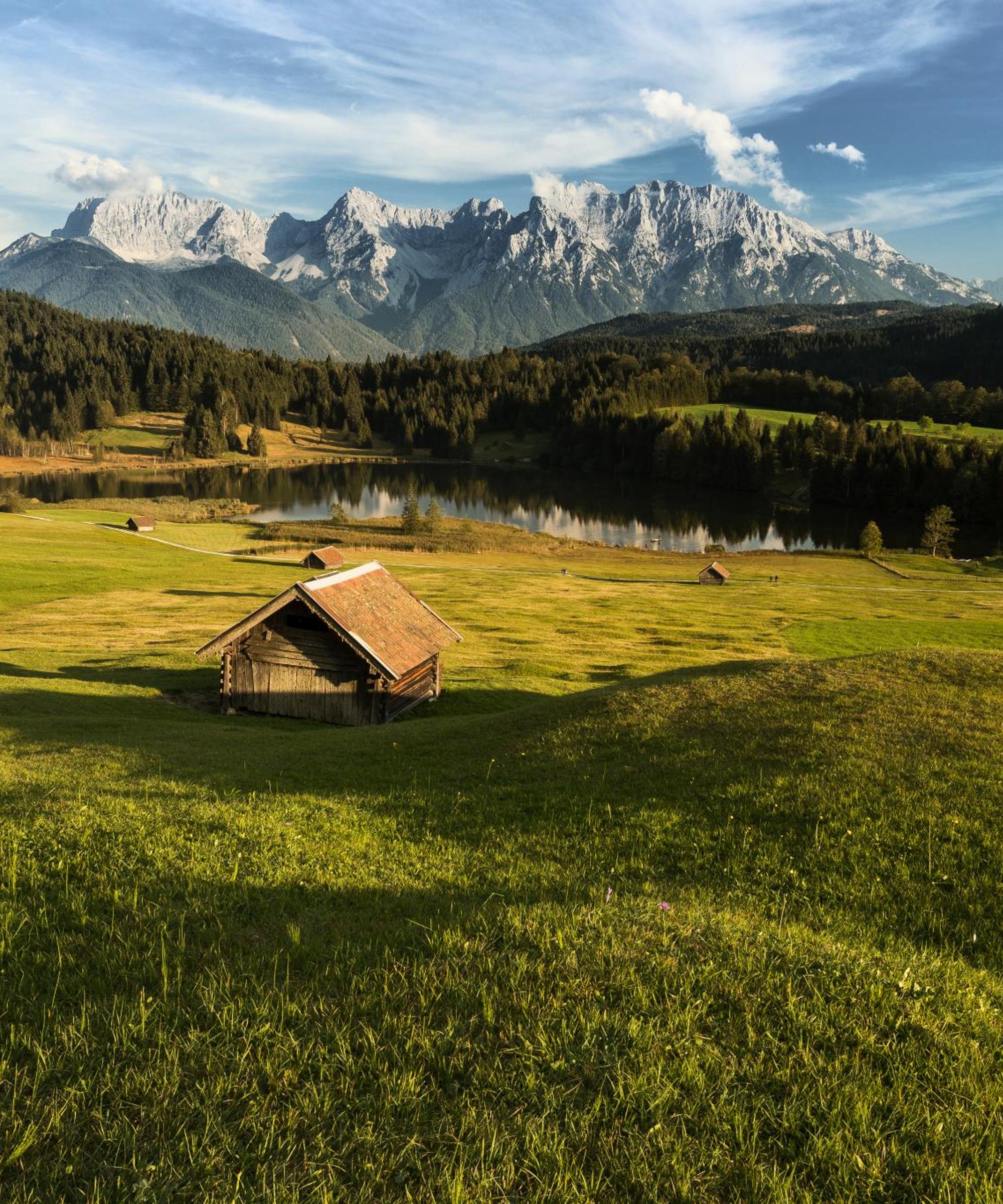 Book cheap flights to Germany from the United Kingdom – Booking.com