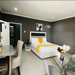 Esikhawini Bed and Breakfast, Cheap Hotel and Guest House Accommodation