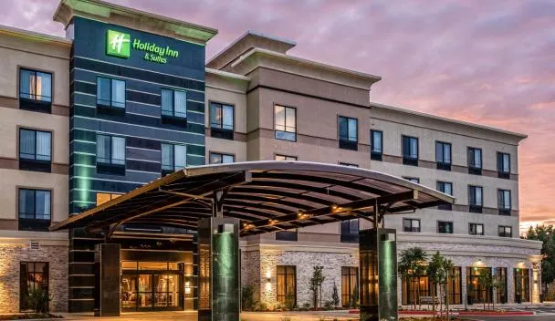 Holiday Inn & Suites Silicon Valley - Milpitas by IHG, Milpitas ...