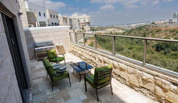 שקט על הנוף - עם מתחם בריכה וג'קוזי, Bet Shemesh (updated prices 2026)