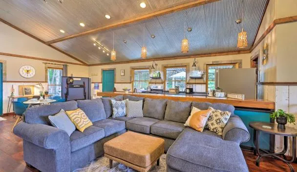 Pet-Friendly Outdoor Paradise w/ Grill, Decks, Thurman (updated prices ...