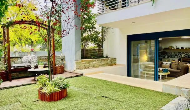 Nadia's White Loft, Patra (updated prices 2026)