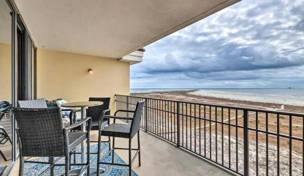 Beachfront Dauphin Island Condo Pool Access!, Dauphin Island (updated ...