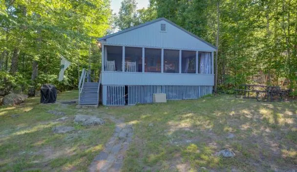FERRY TALE LIMIT 10 cottage, Frye Island (updated prices 2026)