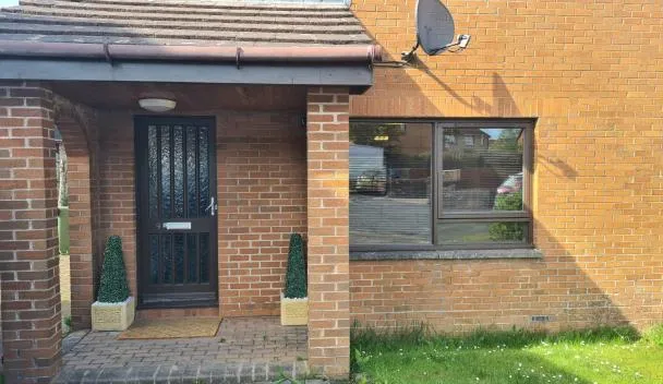 3 BEDROOM HOUSE WITH FREE PARKING - Travel Host, Nitshill (updated ...