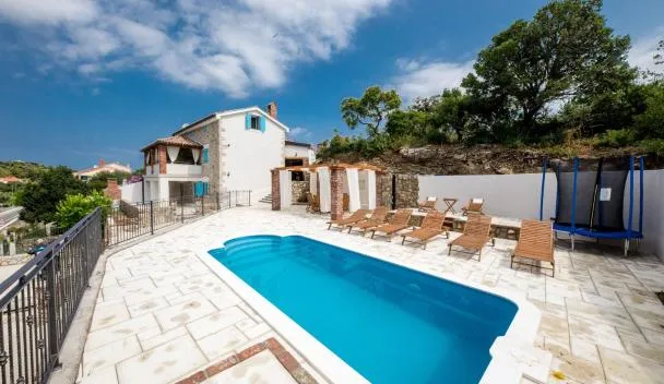 Villa Copun with heated pool, Rab (precios actualizados en 2026)