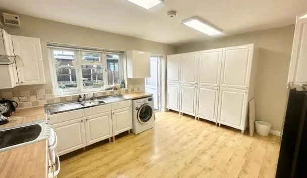 5 Bedroom house in DA7, Erith (updated prices 2026)