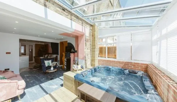 The 10 best hotels with jacuzzis in London, UK | Booking.com