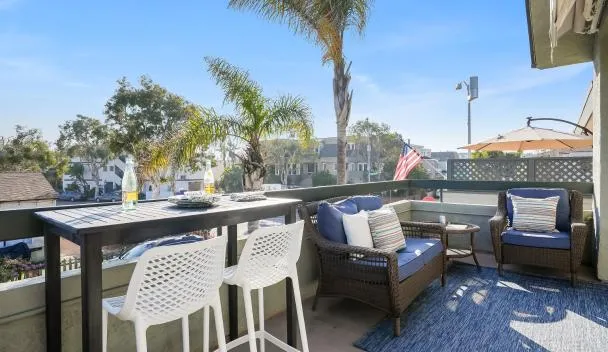 Stunning South Mission Beach Home - AC, Private Patio, Grill and Garage ...