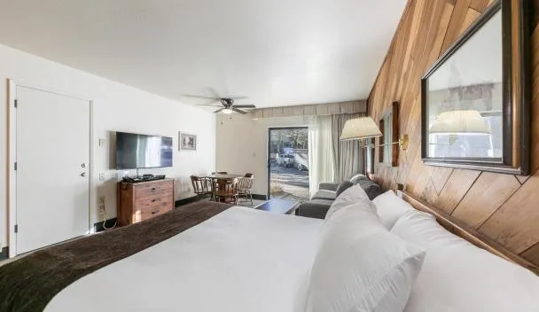 Homey 1st Floor Studio #135 at Donner Lake Village, Truckee (updated ...