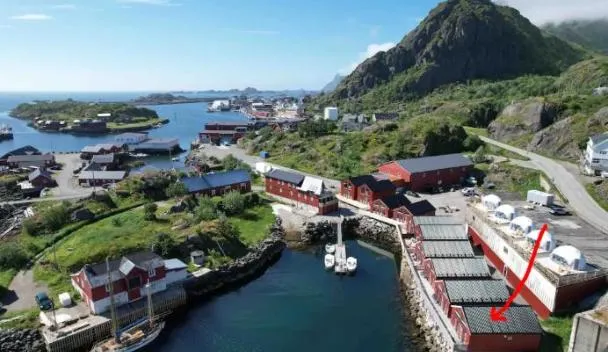 Modern waterfront rorbu with terrace and stunning sea view - free ...