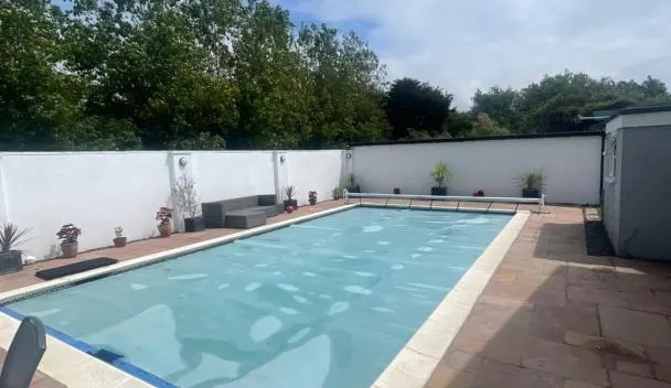 Super House with Large Pool!! 5 min from West Wittering, Earnley ...