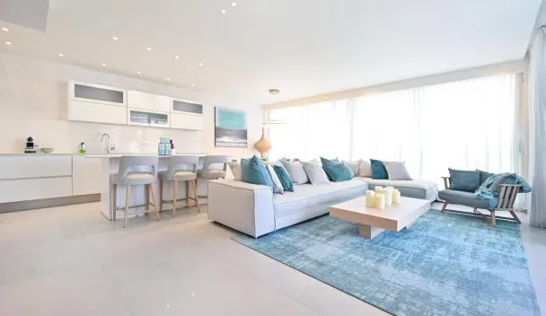 Santorini vibes at Geula by HolyGuest, Tel Aviv (updated prices 2026)