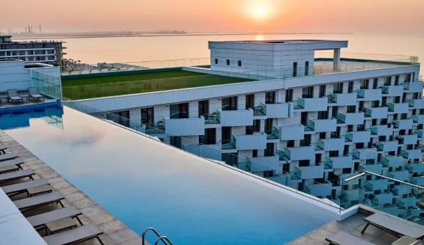 Prime 11 Apartment in Infinity Beach Resort - parking, Mamaia (updated ...
