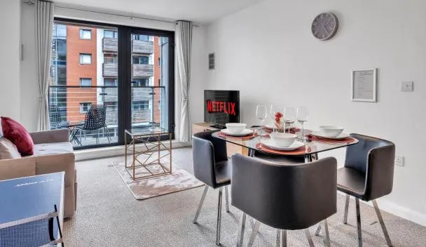 Central Suite Near Mailbox, King Bed, Ping Pong, Netflix, Sleeps 4 ...