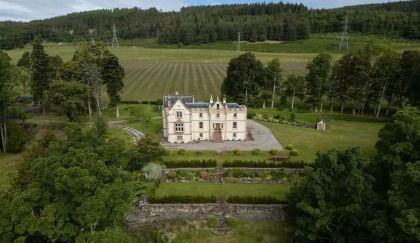 Assynt House - Exclusive Use Holiday House, Dingwall (updated prices 2026)