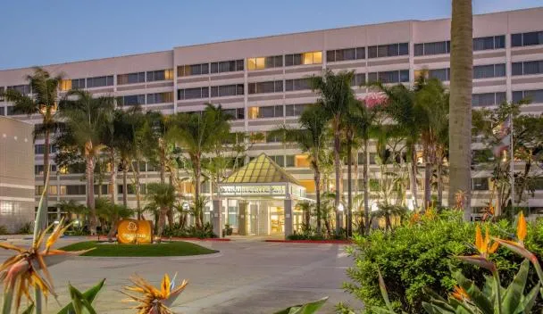DoubleTree by Hilton LAX - El Segundo, El Segundo (updated prices 2026)