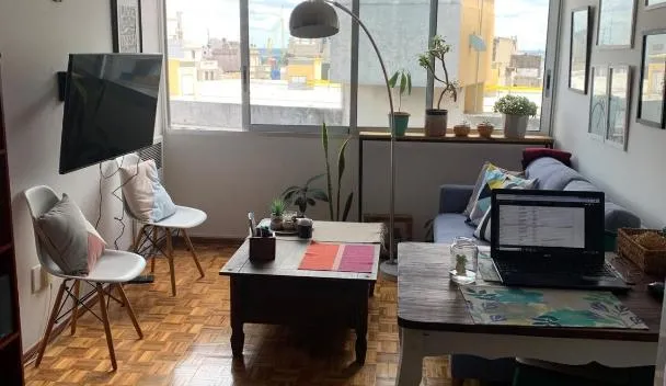 Apto de diseño en Pza Independencia, Montevideo (updated prices 2026)