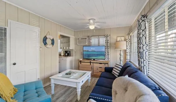 118 Emerald Ave A & B, Newport Beach (updated prices 2026)