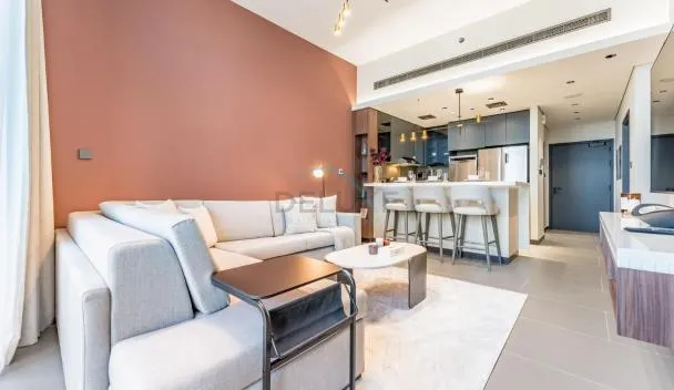 High-Rise 1BR with Lake and City Views and Minutes to Metro, MBL Royal ...