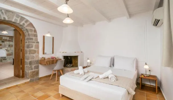 Lina and Babis' Home, Adamas (aktualne ceny na rok 2026)