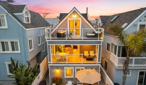 Ocean Breeze and Rooftop Views Steps to Surf and Sun, San Diego ...