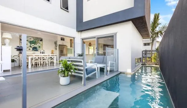 Luxury Living with Heated Pool in Birtinya, Kawana Waters (updated ...