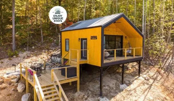 Blooming Redbud Treehouse with private hot tub, Wildwood (updated ...