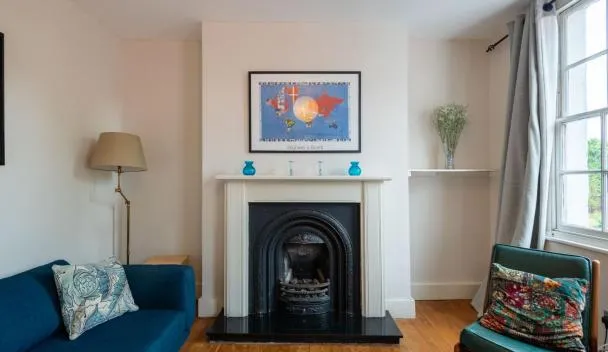 Quaint 1BD Victorian Flat in Iconic Neighbourhood, London ...