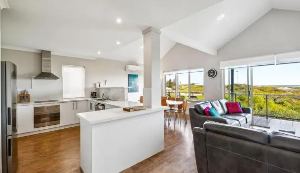 Reef View, Ledge Point beachfront, Ledge Point (updated prices 2026)
