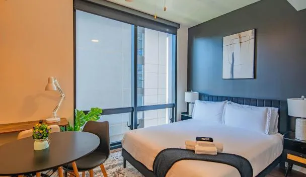 DT High-Rise Studio Parking Included Pool Gym, Phoenix (precios ...