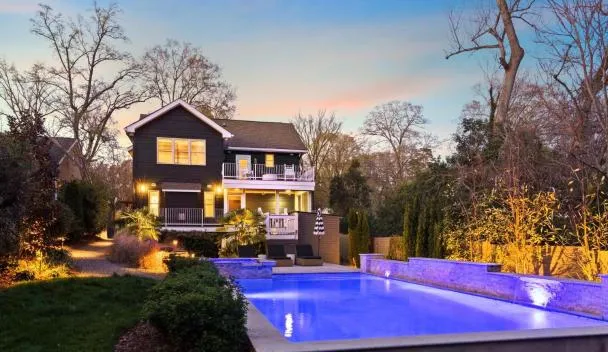 Commonwealth House, Charlotte (updated prices 2026)