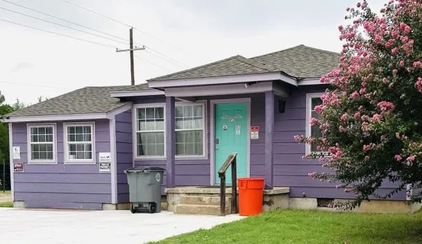 QUICK 1 mile to Ft Sill! Wizard Cottage sleeps 5 adults & Pets Welcome ...
