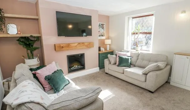 Court Street Cottage, Oldham (updated prices 2026)
