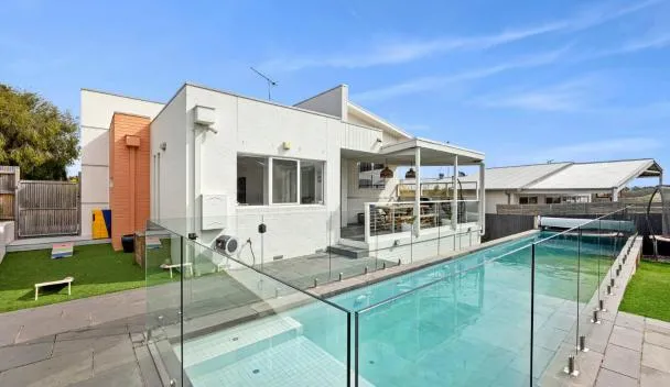 Beach Road Pool Escape, Torquay (updated prices 2026)