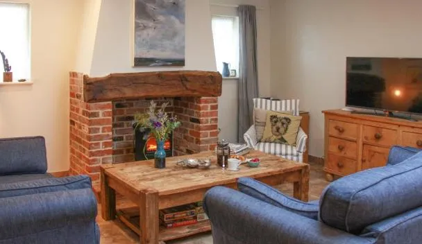 Goldfinch, Happisburgh (updated prices 2026)