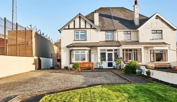Metropole Lodge by Escape Ordinary, Portrush (updated prices 2026)