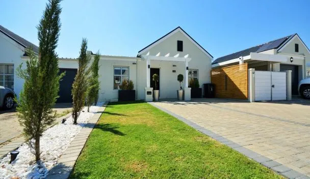 Montbleu 3 Bed 3 Bath House in residential security Estate ...