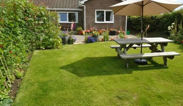 Ty Ardd - modern bungalow close to Pendine Beach - 1 DOG GOES FREE ...