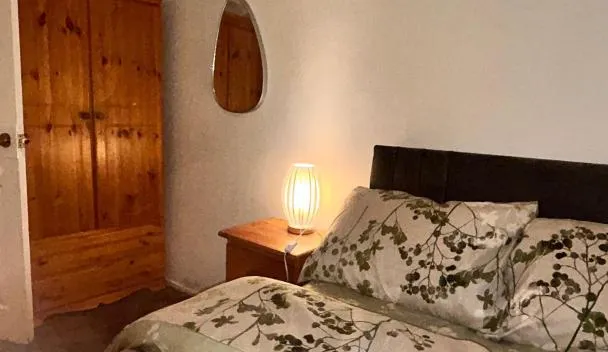 Serene Guest Room Retreat in Basildon with Private Entrance, Basildon ...