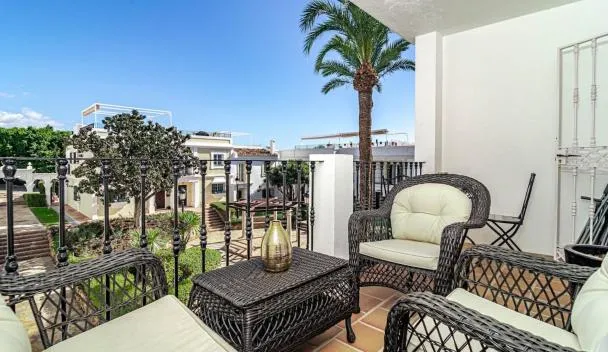 AP103- Aloha Pueblo Marbella by Roomservices, Marbella (updated prices ...