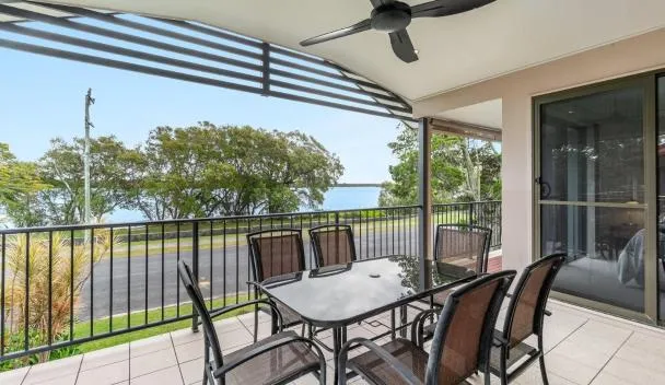 Amarco Spacious Riverfront with Sunset Views, Iluka (updated prices 2026)