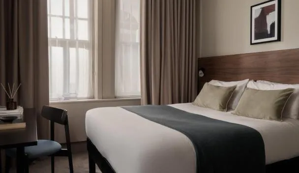Bob W London Kensington, London (updated prices 2026)