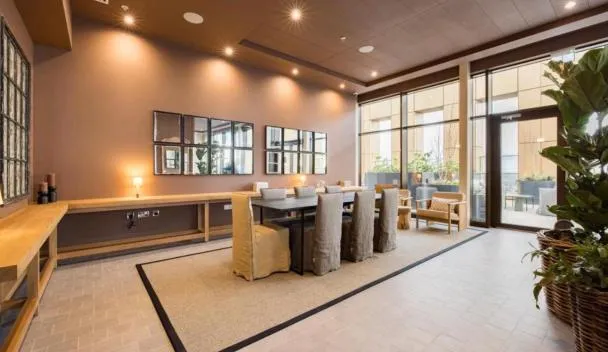 Modern large studio at facilities, Harrow on the Hill (preços ...
