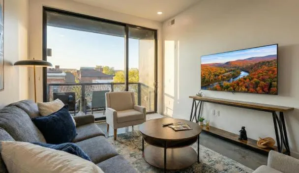Chic Downtown Condo Steps from UIowa & Nightlife, Iowa City (precios ...