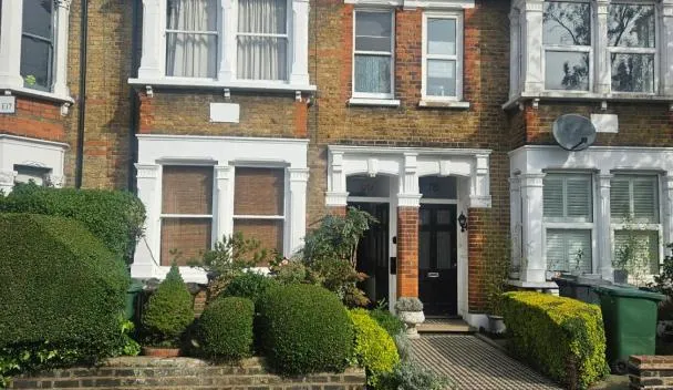 The blue international inn, London (updated prices 2026)