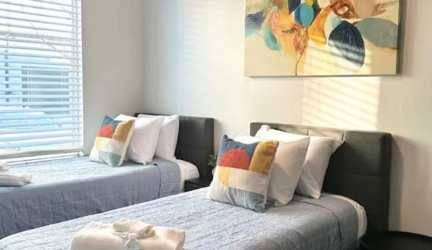 Room 2 twin beds Near Broadway Honky Tonks TSU Vandy, Nashville ...